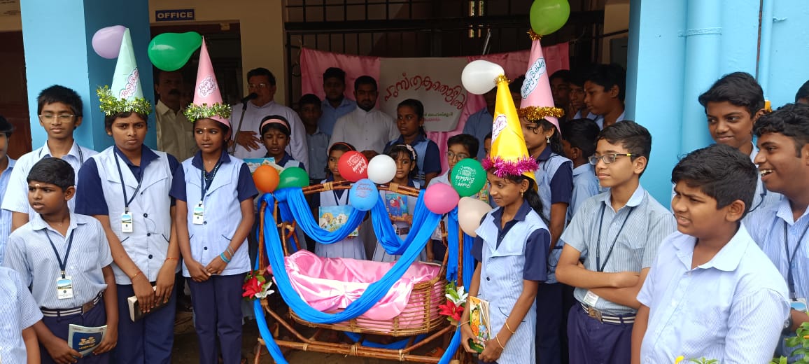 പുസ്തക തൊട്ടിൽ നിറയുന്നു ആഹ്ലാദ തിമർപ്പിൽ വിദ്യാർത്ഥികൾ. - PALA VISION