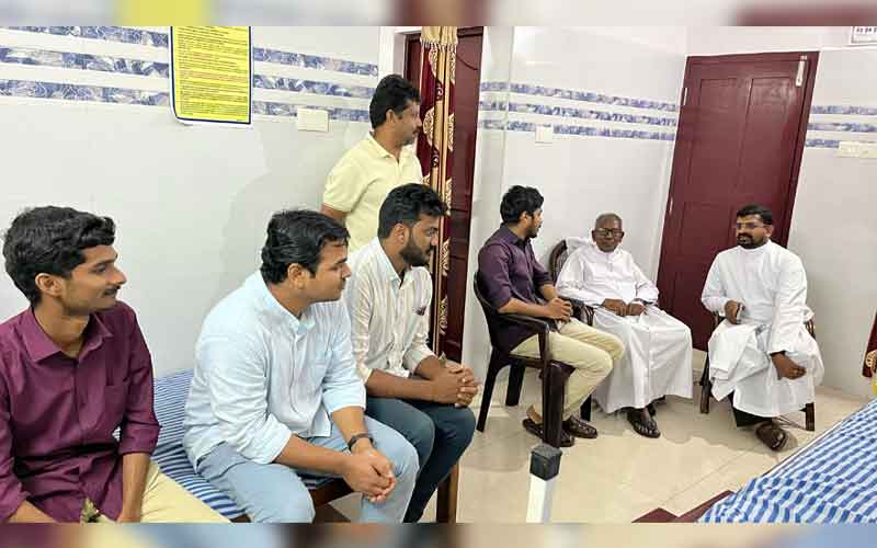 പ്രസാദഗിരി സംഭവം:വൈദികനെ സന്ദർശിച്ച് പാലാ രൂപത യുവജന പ്രതിനിധിക ...